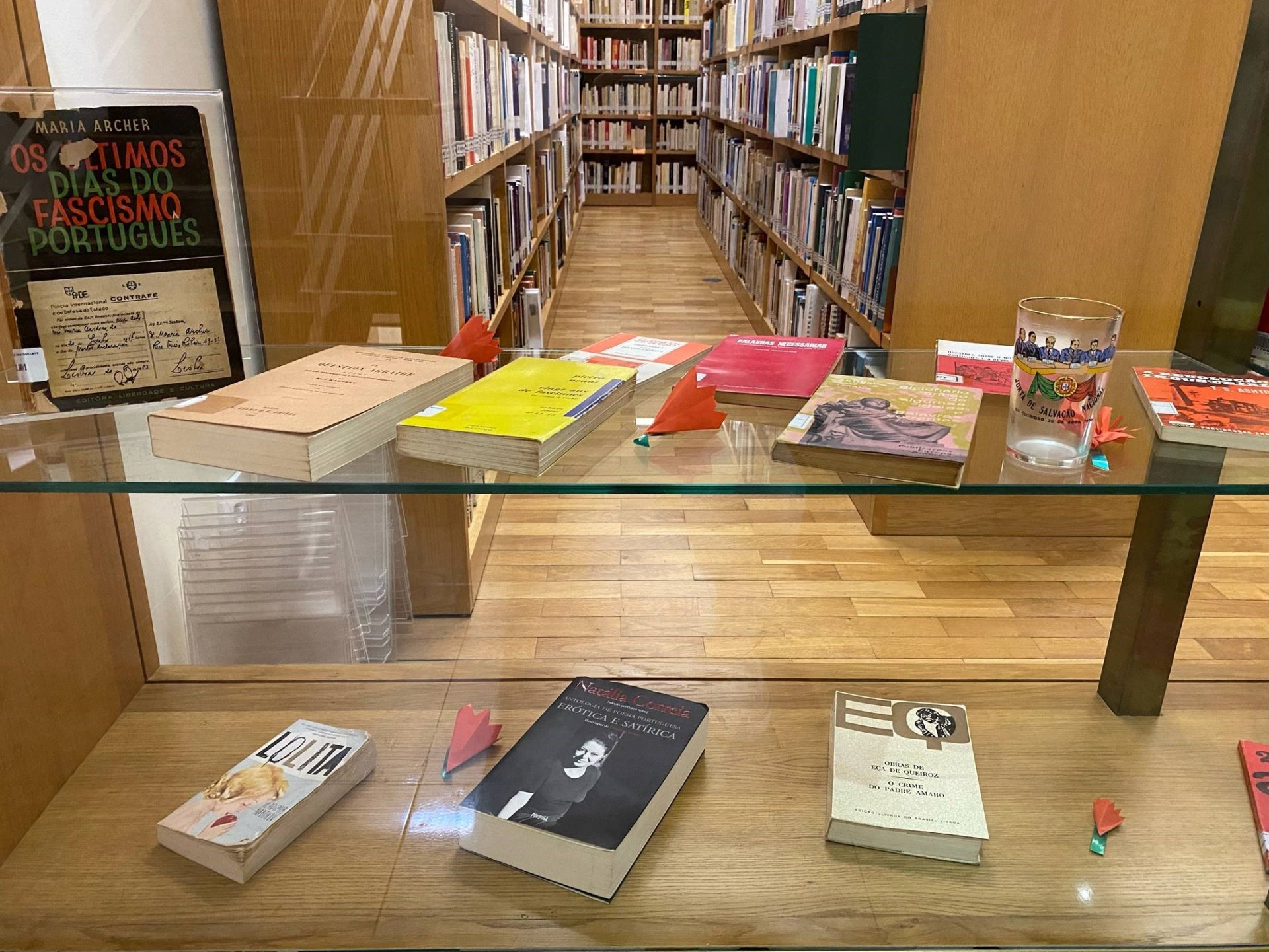 Exposição 50 anos do 25 de Abril na Biblioteca ICS ULisboa | ICS