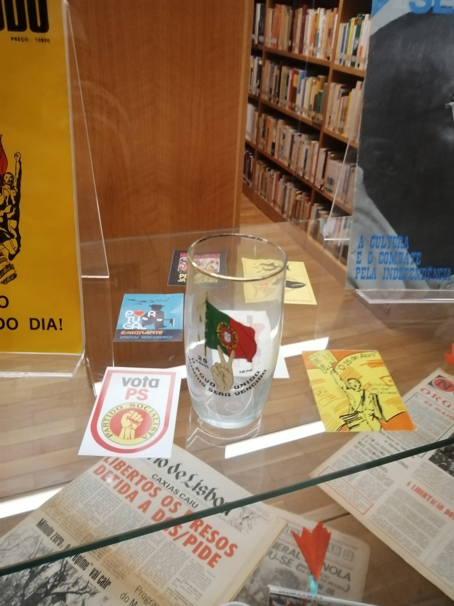 Exposição 50 anos do 25 de Abril na Biblioteca ICS ULisboa | ICS